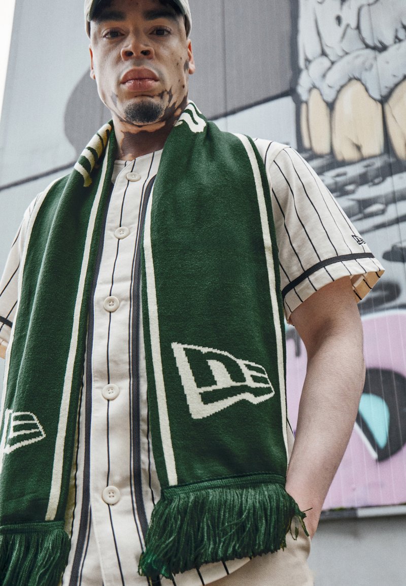 New Era SCRIPT SCARF UNISEX - Schal - dark grenn/dunkelgrün - Zalando.ch