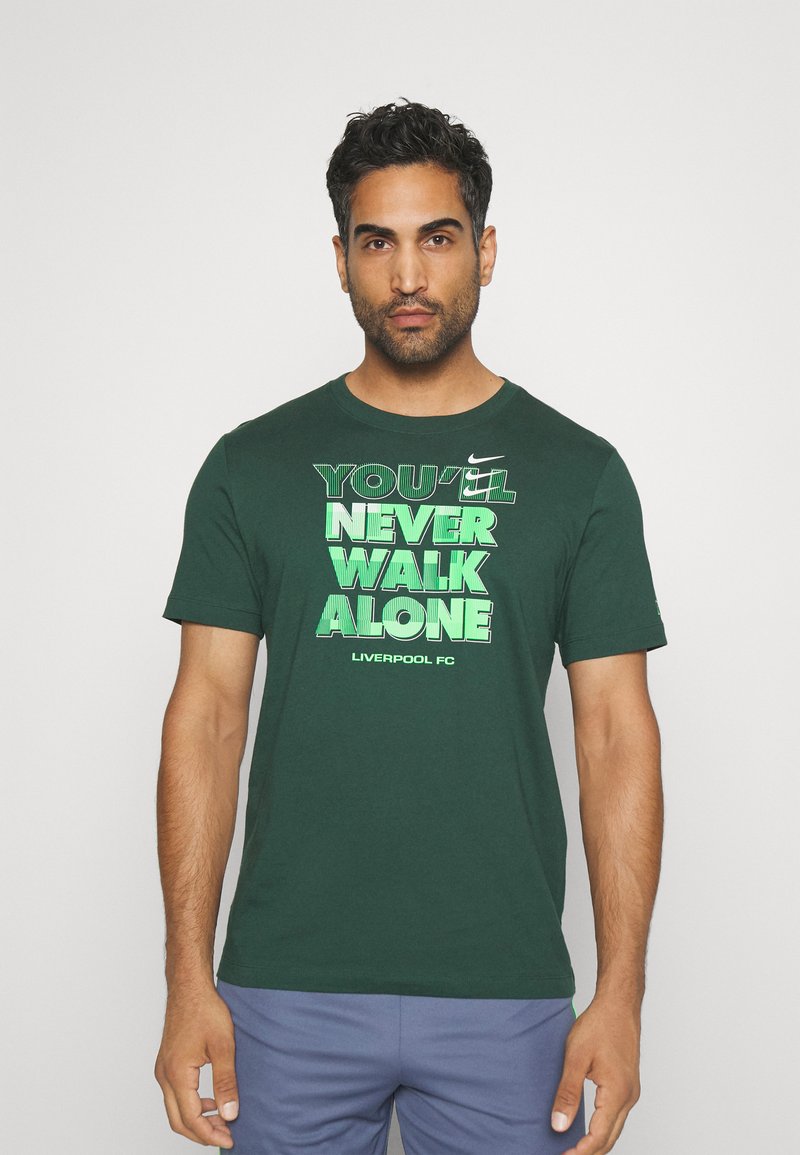 Nike Performance LIVERPOOL VERBIAGE TEE - T-Shirt print - pro green ...
