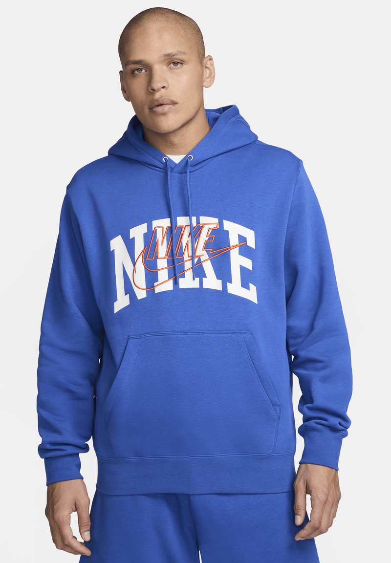 Nike Sportswear CLUB ARCH - Sweat à capuche - game royal safety orange ...