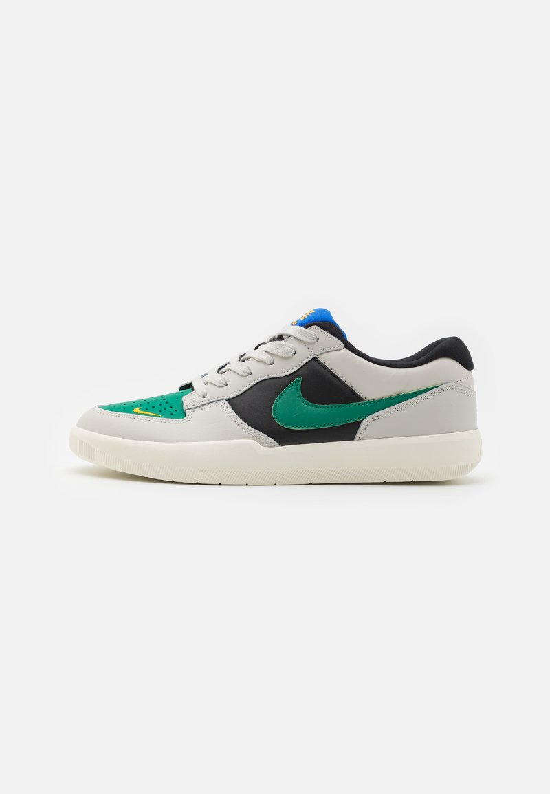 Nike SB SB FORCE 58 UNISEX - Trainers - light bone/malachite/black/sail ...
