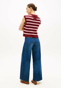 Tommy Hilfiger CABLE MID GG V-NK - Top - liberty red classic pink stp ...