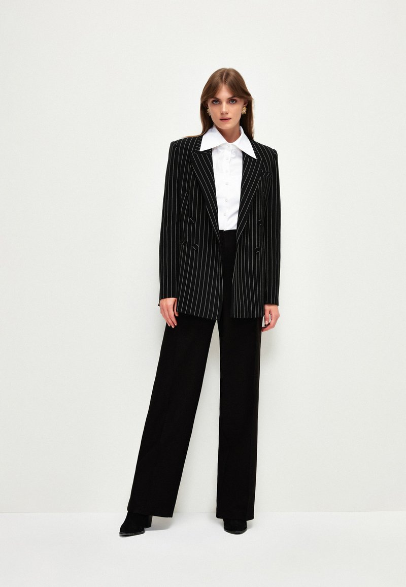 adL WADDING SHOULDER - Halflange jas - striped black/zwart - Zalando.be