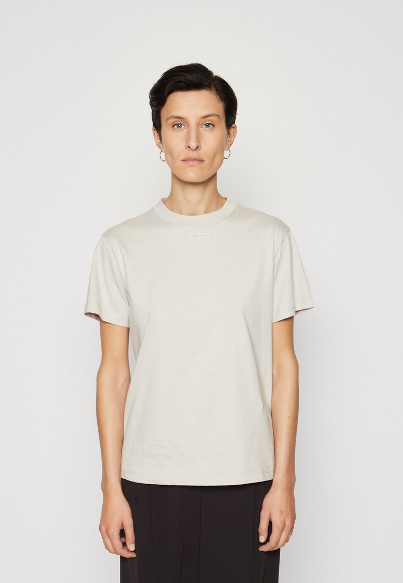 Calvin Klein METALLIC MICRO LOGO - Basic T-shirt - morning haze/taupe ...