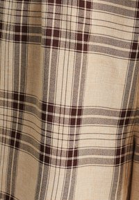 CALLI TUCK - Short - chocolate check/beige - ZALANDO.FR