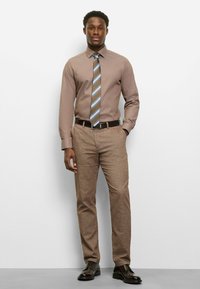 OLYMP Level Five BUSINESS,NEW YORK KENT - Shirt - nougat/dark brown ...
