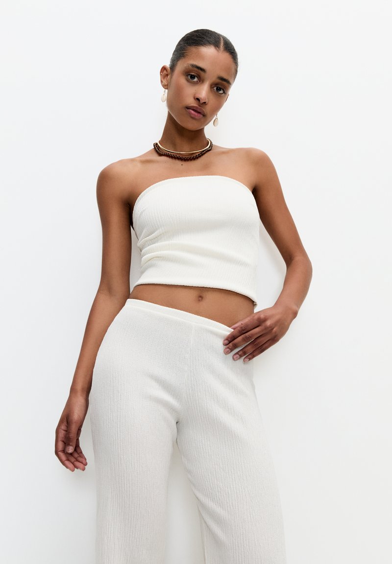 PULL&BEAR GATHERED - BANDEAU - Top - white/wit - Zalando.nl