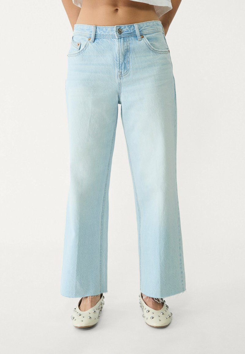 Stradivarius CROPPED - Jeans Straight Leg - stone blue denim/stone-blue ...