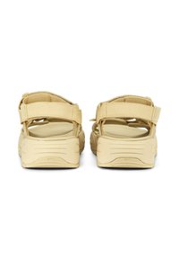 Puma TRAEK LITE - Trekkingsandale - toasted almondgranolawarm white ...