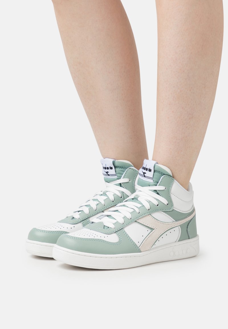 Diadora MAGIC BASKET DEMI - High-top trainers - whisper white/iceberg ...