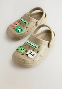 Next REGULAR FIT MINECRAFT - Clogs - neutral/beige - Zalando.nl