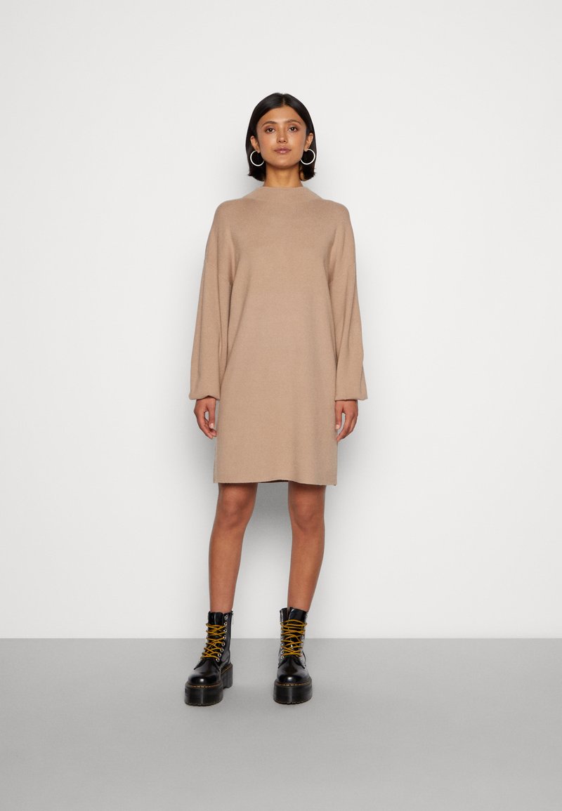 Vero Moda VMNANCY FUNNELNECK NOOS - Rochie tricotată - silver mink/bej ...