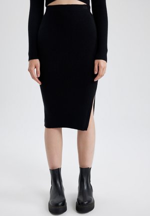 Mexx SS LAURA BASIC TURTLE NECK - Camiseta básica - dark green/verde ...