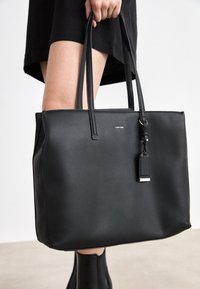 Calvin Klein MUST MEDIUM - Shopper - black/zwart - Zalando.nl