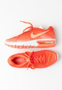 Nike Sportswear Sneakersy niskie/czerwony - (Pre-owned) - Zalando.pl