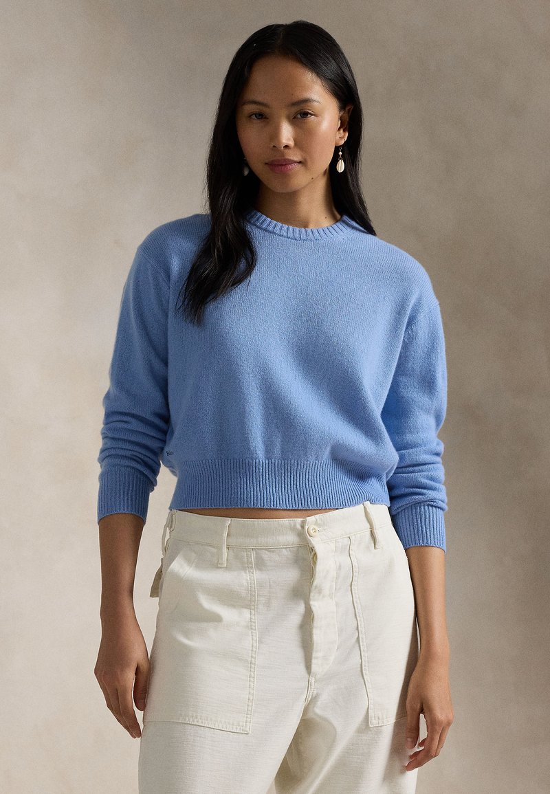 Polo Ralph Lauren WOOL BLEND CROPPED CREWNECK SWEATER - Trui - new litchfield blue/lichtblauw ...