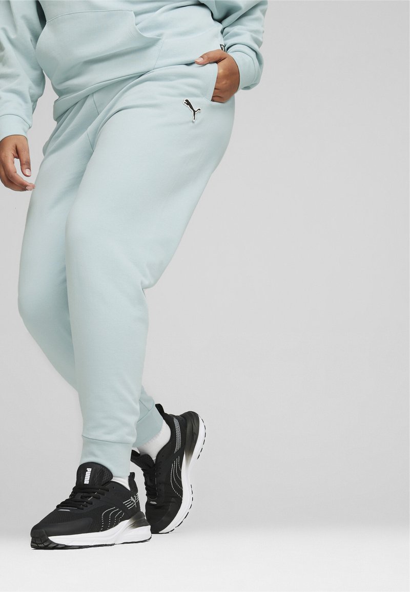 Puma BETTER ESSENTIALS JOGGING - Pantalones deportivos - turquoise surf ...