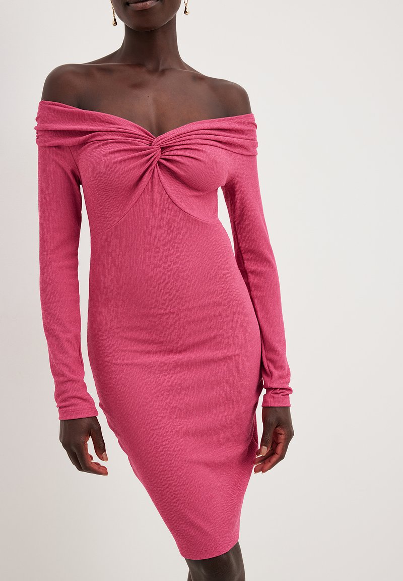 NA-KD OFF SHOULDER TWIST MINI - Etuikjole - pink - Zalando.dk