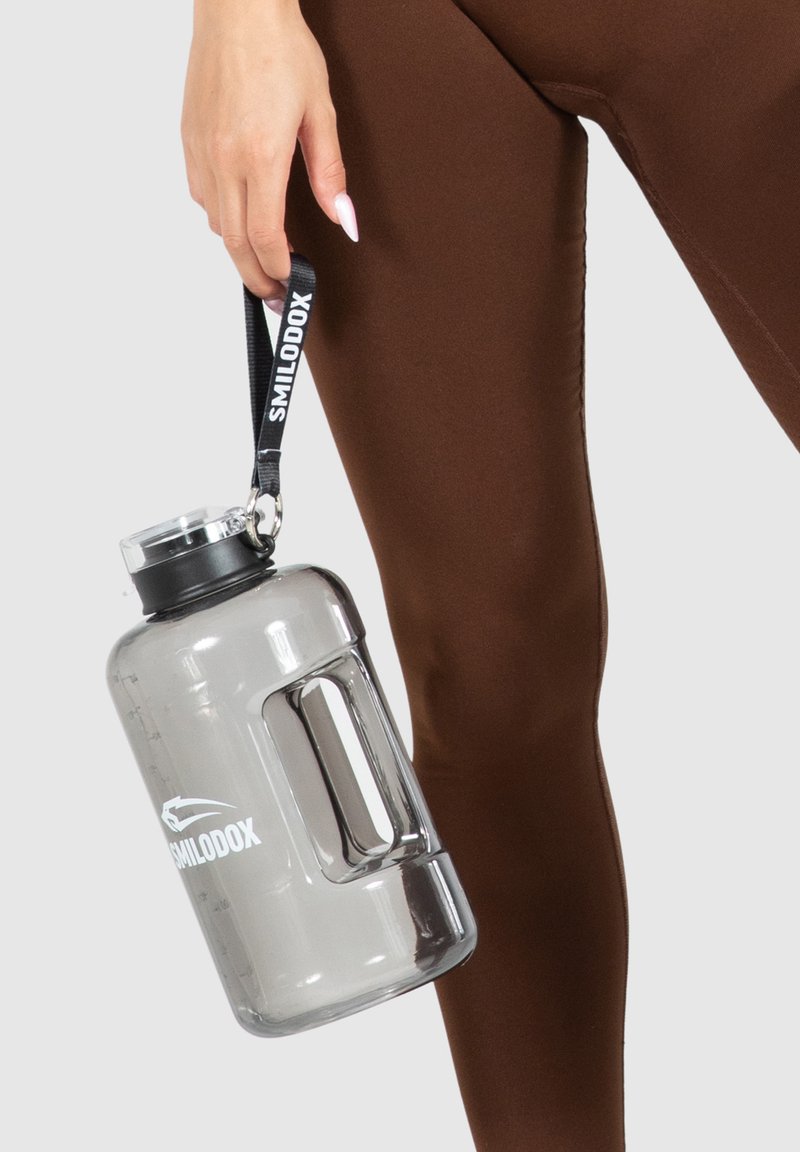 Smilodox 2.2L - Trinkflasche - anthrazit - Zalando.at Smilodox 2.2L - Trinkflasche - anthrazit - Zalando.at