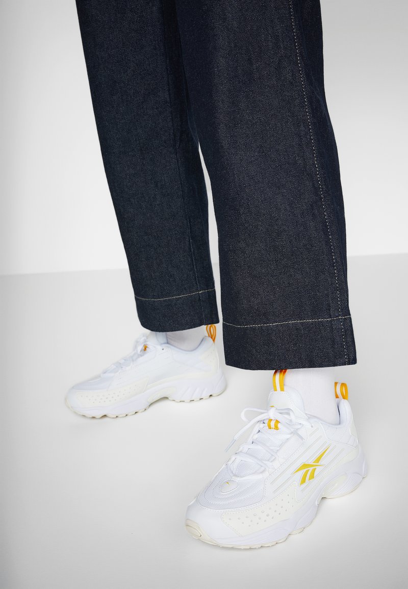 Reebok Classic DMX SERIES 2K SOFT SUPPORTIVE FEEL - Trainers - white ...