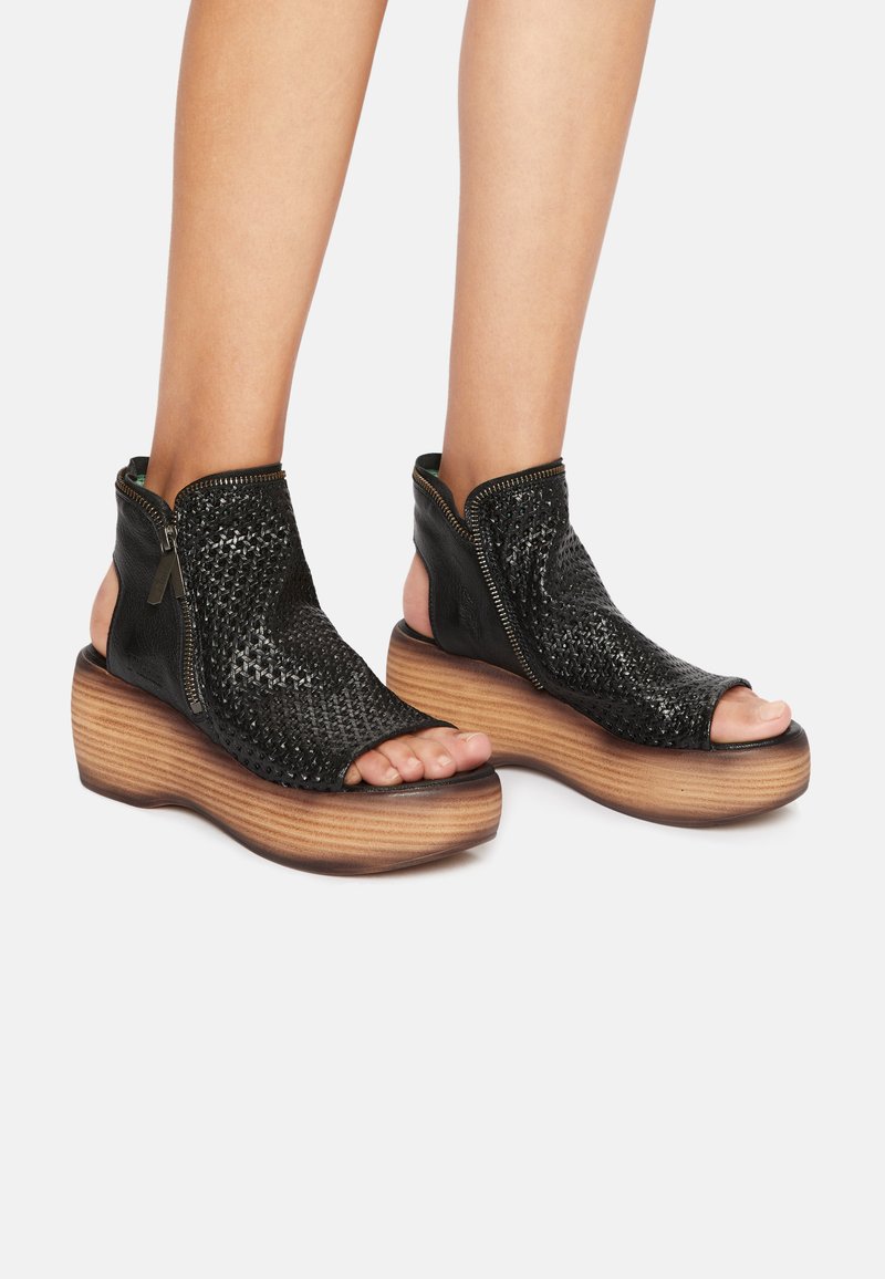 Felmini FIJI - Platform sandals - rock black/black - Zalando