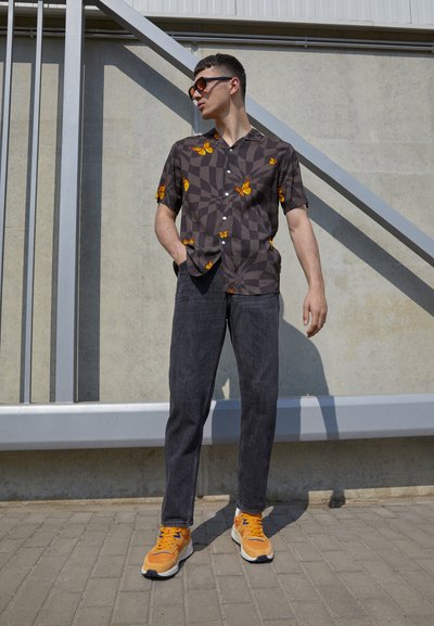 YOURTURN RRAVE FLORAL RESORT UNISEX - Hemd - black/schwarz - Zalando.ch