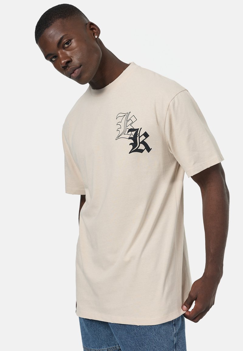 Karl Kani SIGNATURE WASHED TEE - Print T-shirt - sand - Zalando.co.uk