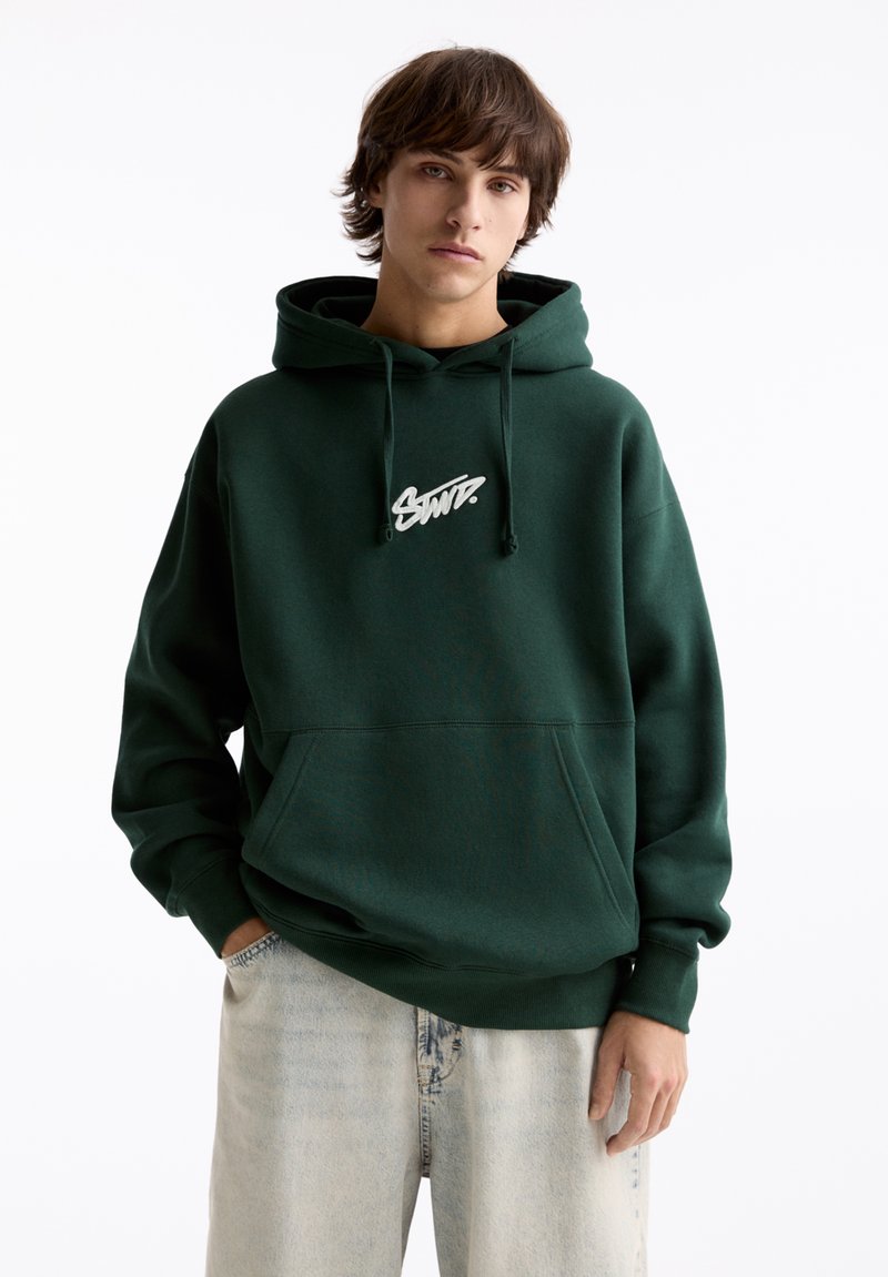 PULL&BEAR LONG - Mikina s kapucí - LOGO/tmavě zelená - Zalando.cz