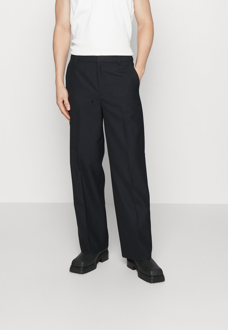 Holzweiler LOPA FORMAL TROUSERS - Stoffhose - black/schwarz - Zalando.de