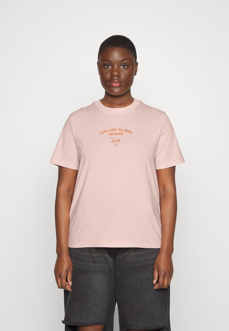 Calvin Klein Jeans Plus VARISTY LOGO REGULAR TEE - Print T-shirt ...
