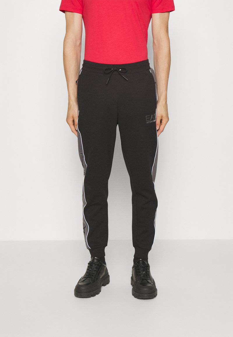 EA7 Emporio Armani TROUSER - Pantalon de survêtement - nero/noir - ZALANDO.FR