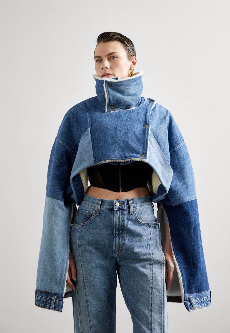 A.W.A.K.E. MODE CROPPED JACKET - Denim jacket - blue denim - Zalando.co.uk