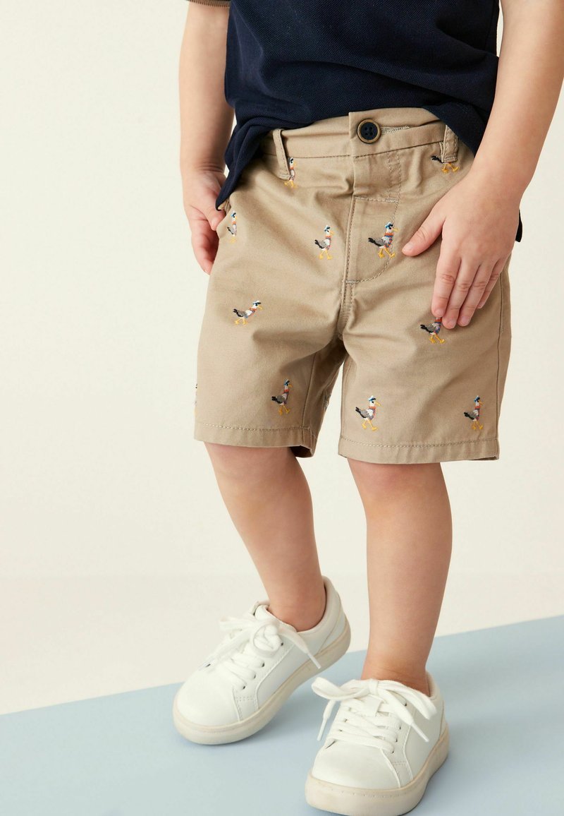 Next EMBROIDERED CHINO SHORTS - Shorts - stone seagull/beige - Zalando.es
