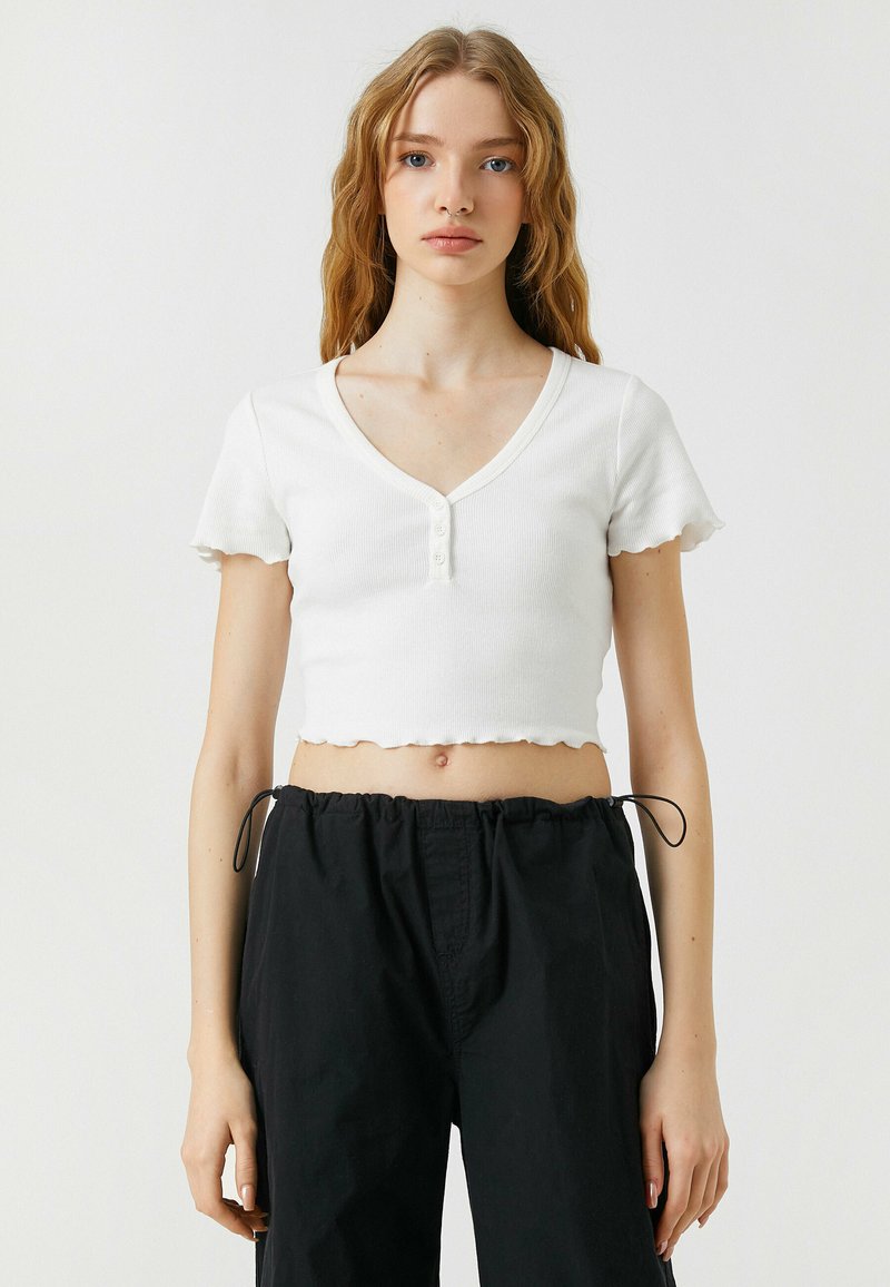 Koton V NECK BUTTON DETAIL SHORT SLEEVE - Basic T-shirt - white - Zalando