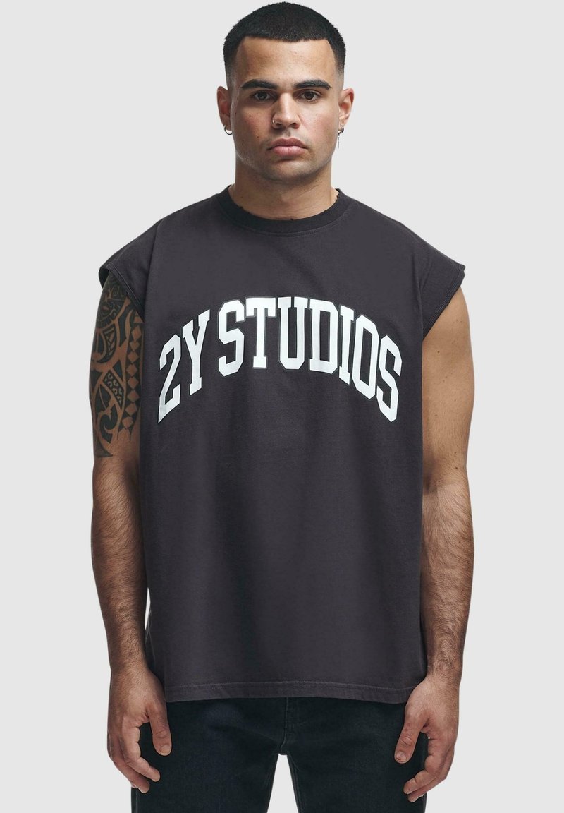 2Y Studios LOGO - T-Shirt print - washed black/schwarz - Zalando.ch