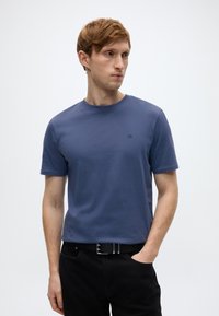 Scotch & Soda SEASONAL CORE CHEST LOGO REGULAR-FIT T-SHIRT - Basic T ...