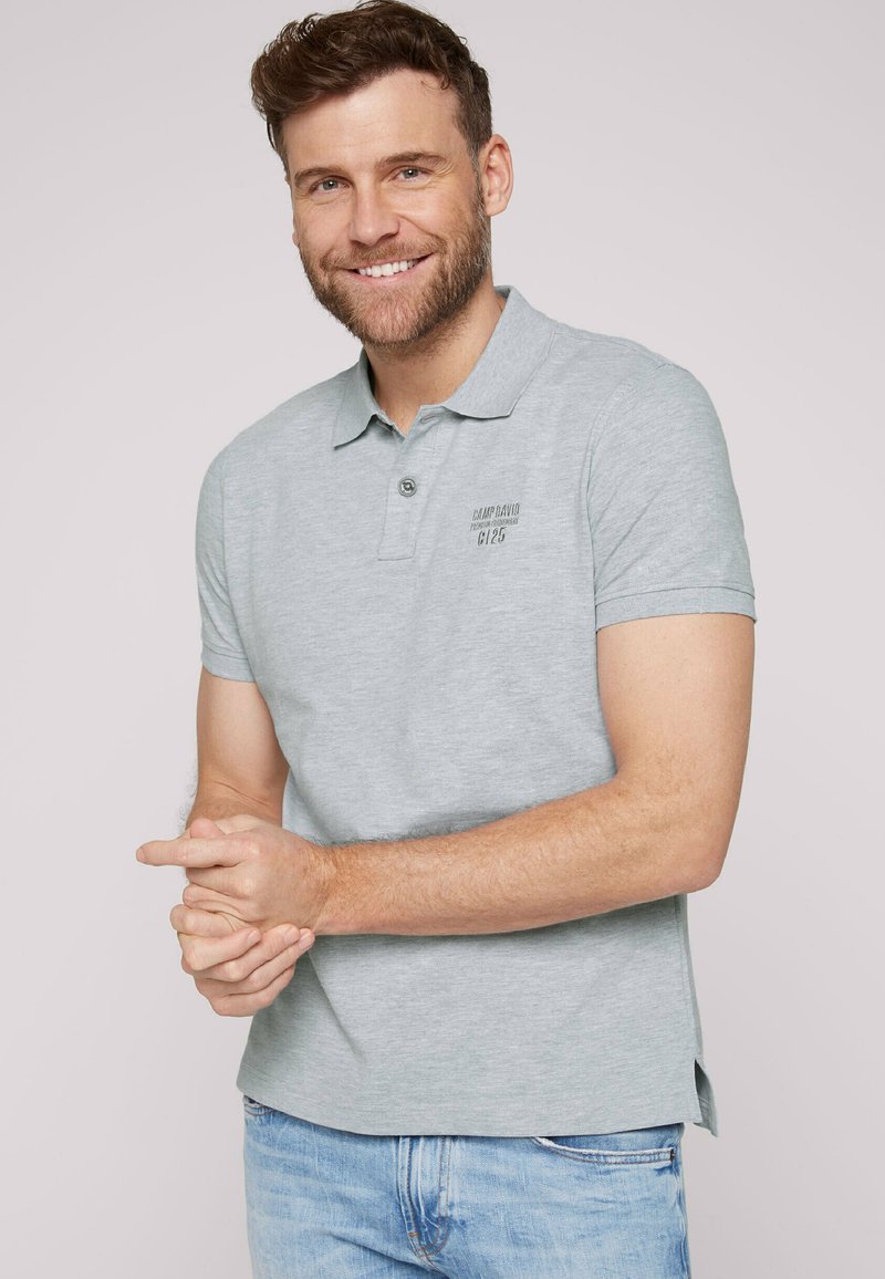Camp David BASIC PIKEE-POLO MIT LOGO-STICKEREI - Poloshirt - grey ...