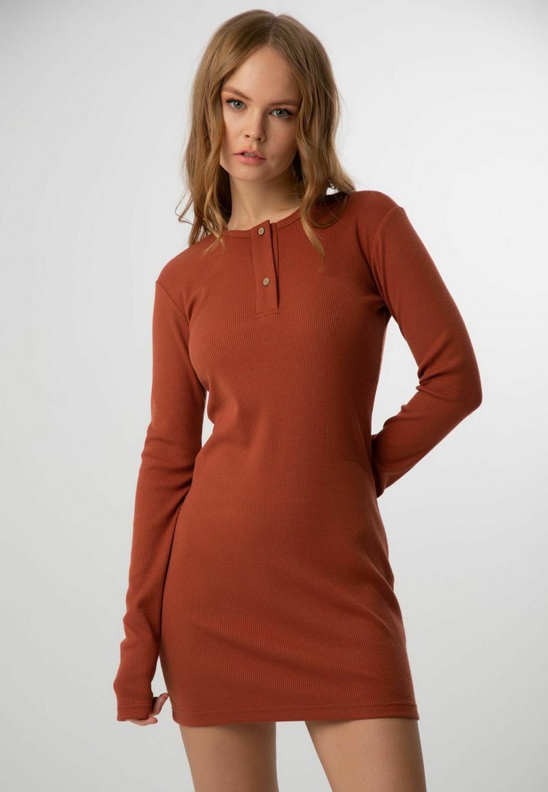 ET NOS HENLEY - Etuikleid - ginger/braun - Zalando.at