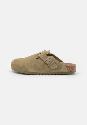 Pier One LEATHER UNISEX - Tofflor & inneskor - brown/brun - Zalando.se