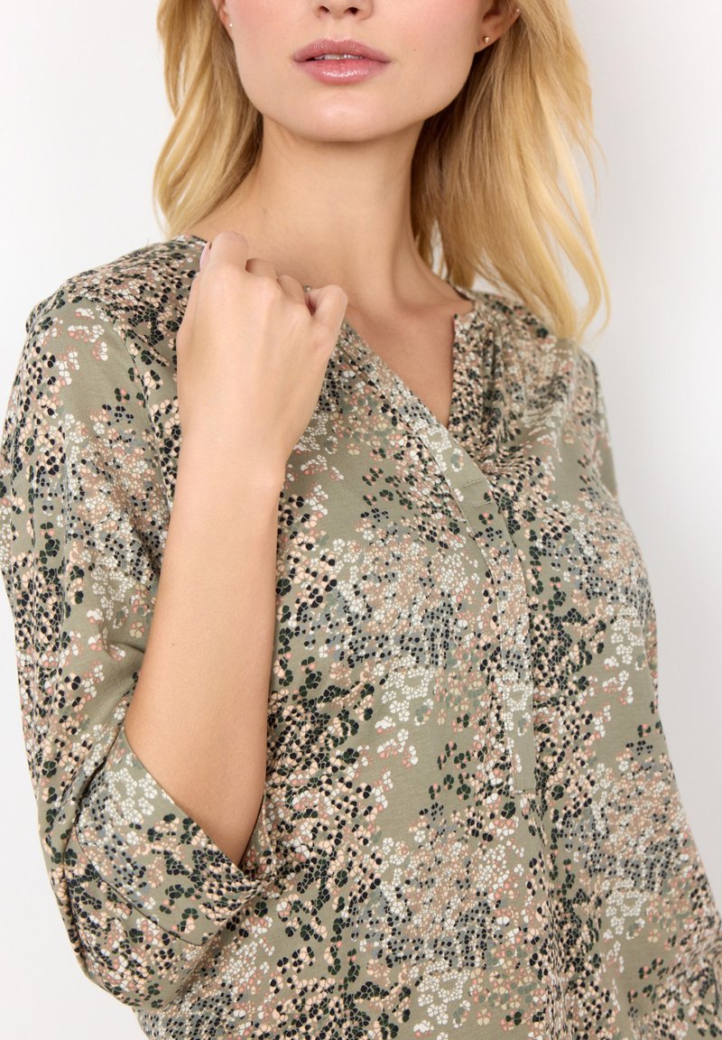 Soyaconcept SC-FELICITY AOP 408 - Bluse - dusky green combi/grøn ...