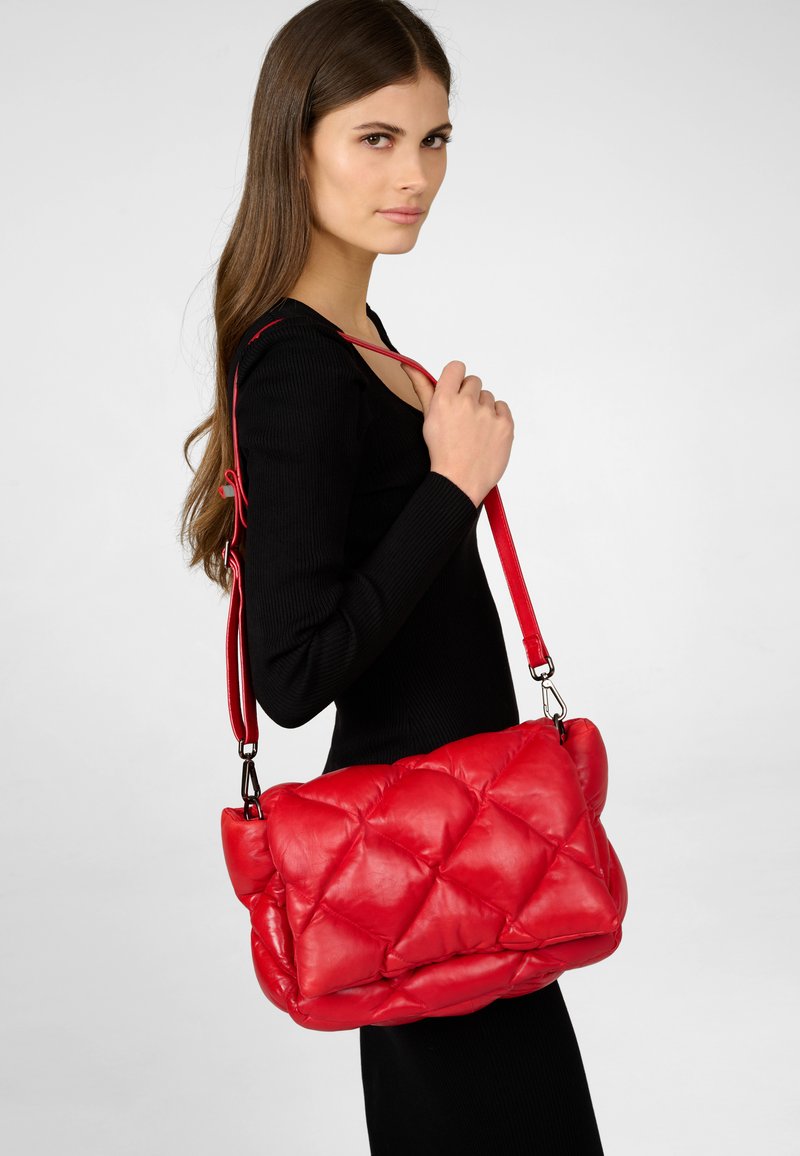Ricano GRACE - Schoudertas - rot/rood - Zalando.be