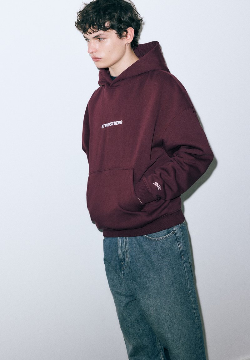 PULL&BEAR STWD STUDIO - Hoodie - bordeaux/bordeauxrood - Zalando.be