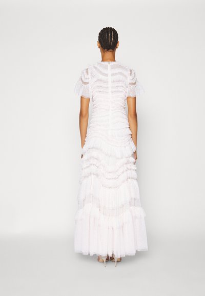 Needle & Thread WILD ROSE SHORT SLEEVE GOWN - Ballkleid - cream/peony ... Needle & Thread WILD ROSE SHORT SLEEVE GOWN - Ballkleid - cream/peony ...