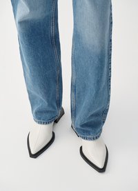 Vagabond VIVIAN - Classic ankle boots - white - Zalando