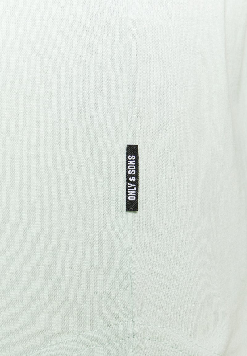 Only & Sons ONSMATT LIFE LONGY TEE 7 PACK - T-paita - surf spray/pastel ...