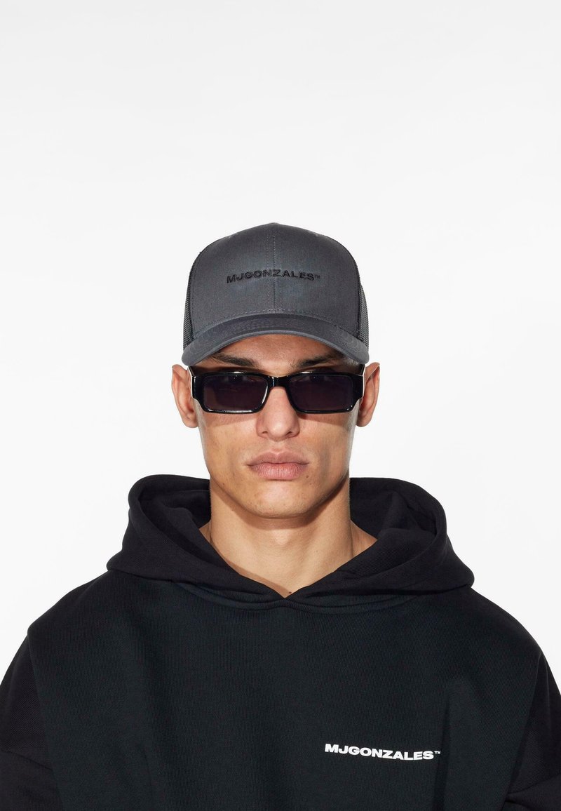 MJ Gonzales UNISEX MJG RETRO TRUCKER - Cap - charcoal black/black ...