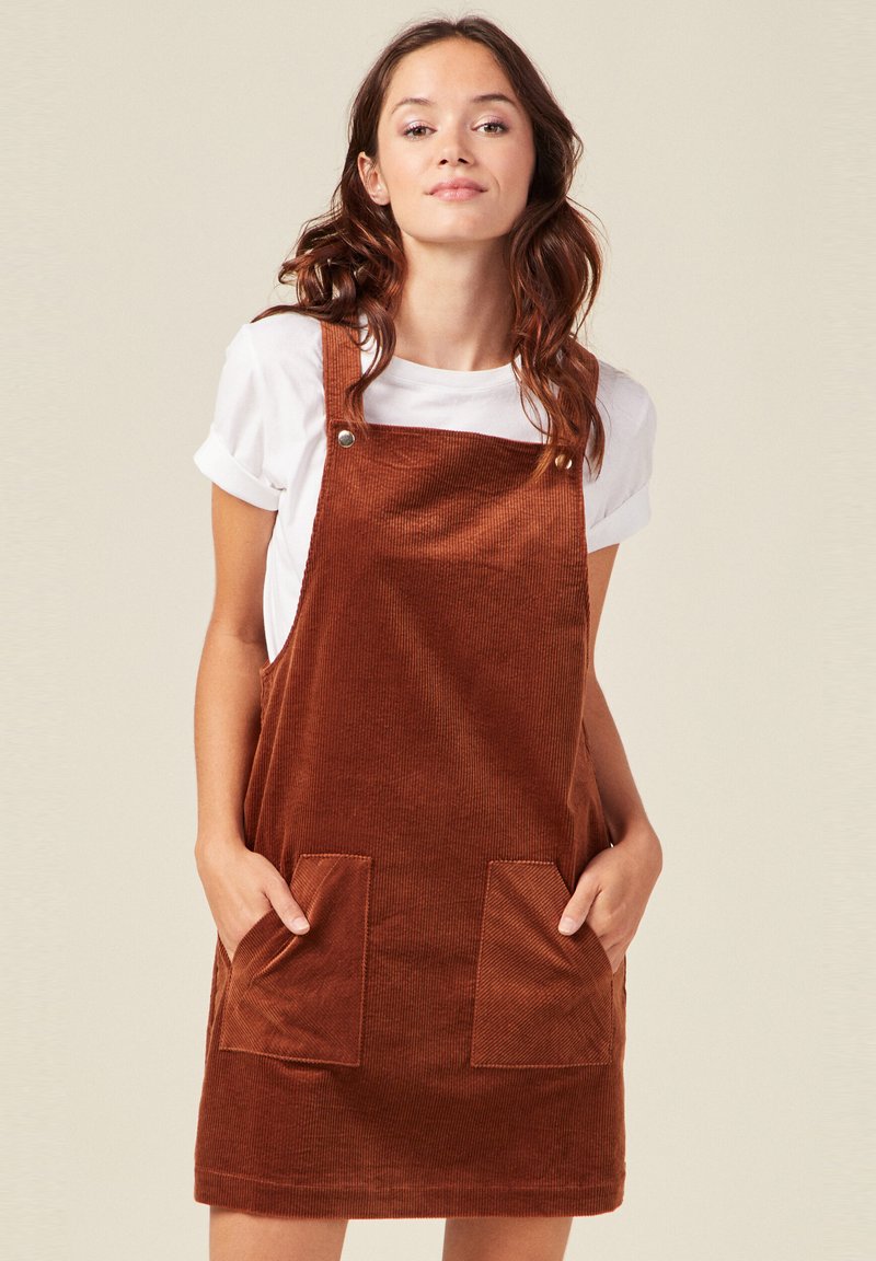 BONOBO Jeans TRAPEZFÖRMIGES CHASUBLE - Vestido informal - marron/marrón ...