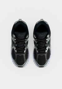 Nike Sportswear NIKE V5 RNR LACE BP UNISEX - Sneaker low - black ...