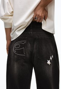 Bershka EMBROIDERED BARREL - Baggy Jeans - black - Zalando.ie