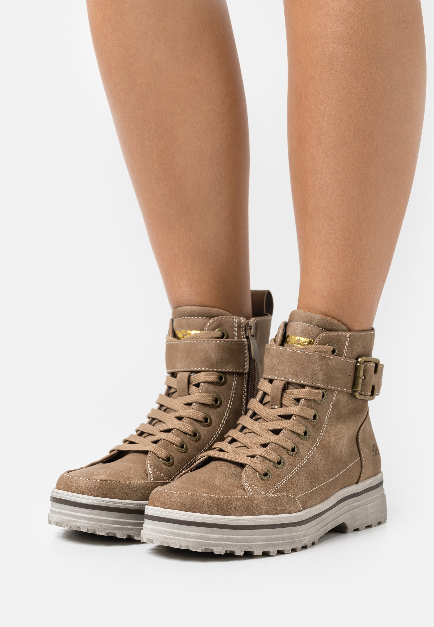 Abuelo Escrupuloso Tanga estrecha docker botas Pascua de Resurrección ...