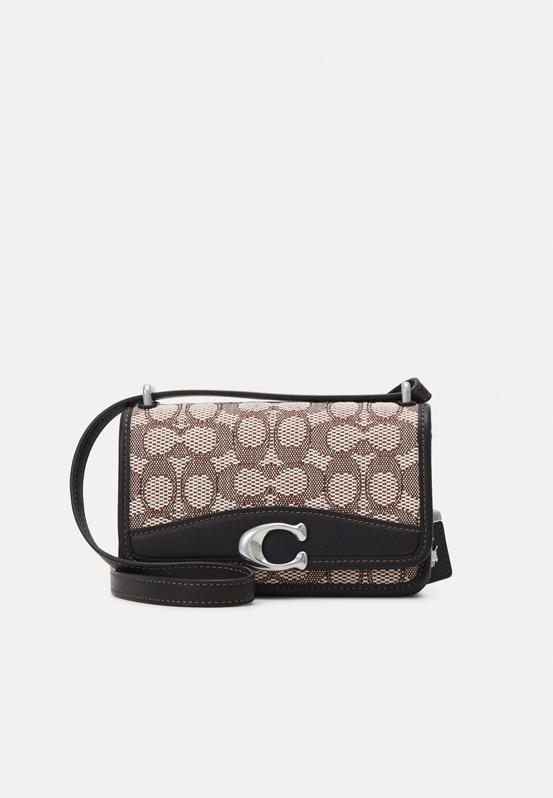 COACH SIGNATURE TEXTILE BANDIT CROSSBODY - Skuldertasker - cocoa black ...